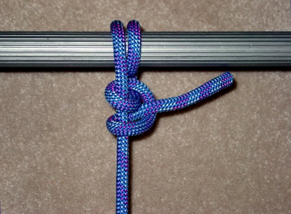 Round turn and two half-hitches - 6th Kowloon Scout Group Wiki